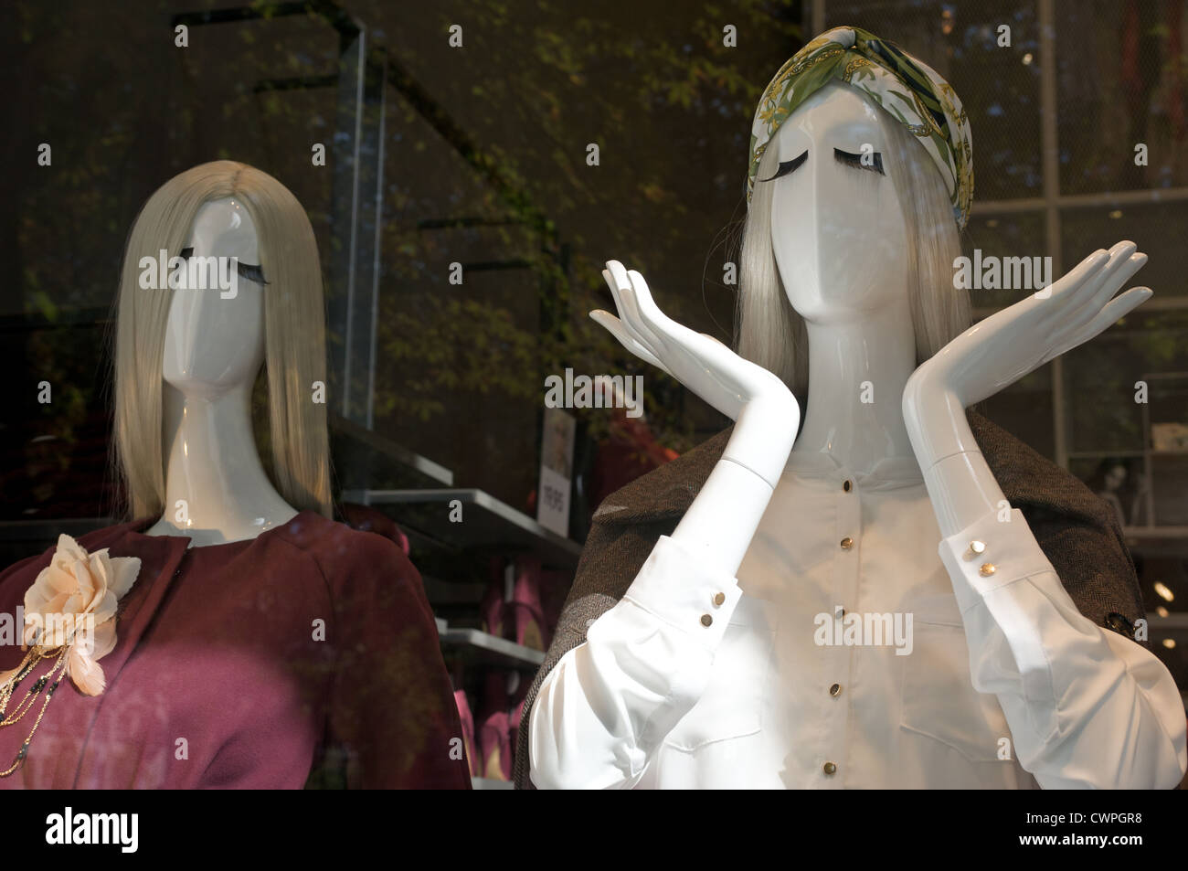 Clothing store dummies hi-res stock photography and images - Alamy