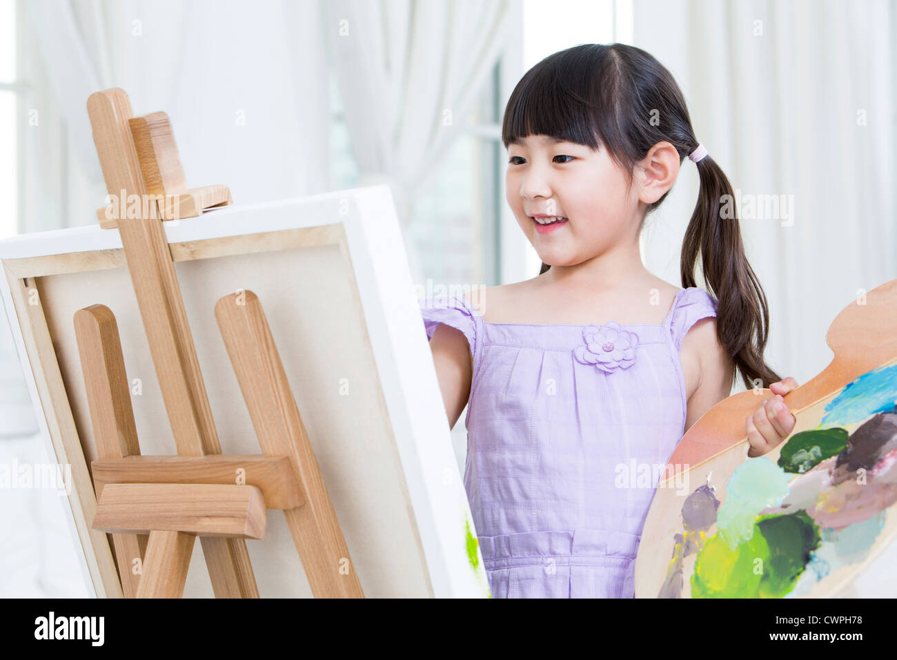Little girl painting Stock Photo - Alamy