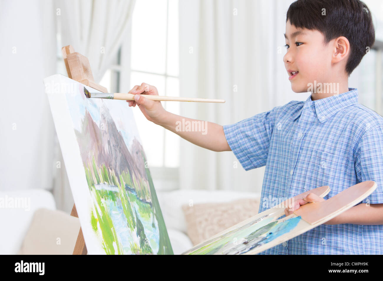 Little boy painting Stock Photo - Alamy