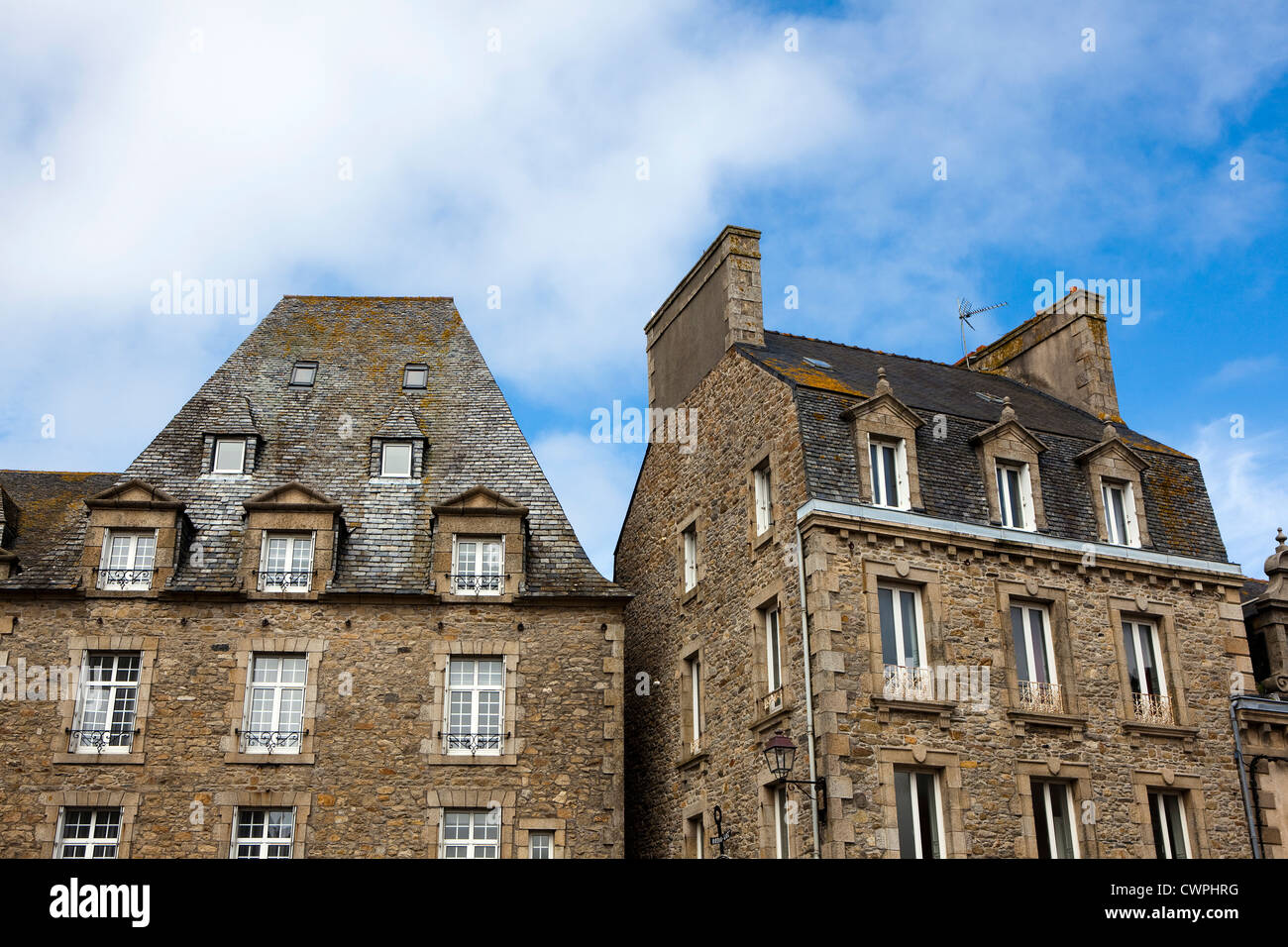 Stone houses in the historic centre of Roscoff, Brittany, France Stock ...
