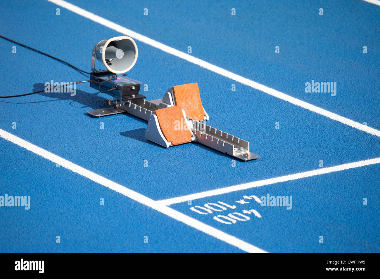 Start block hi-res stock photography and images - Alamy