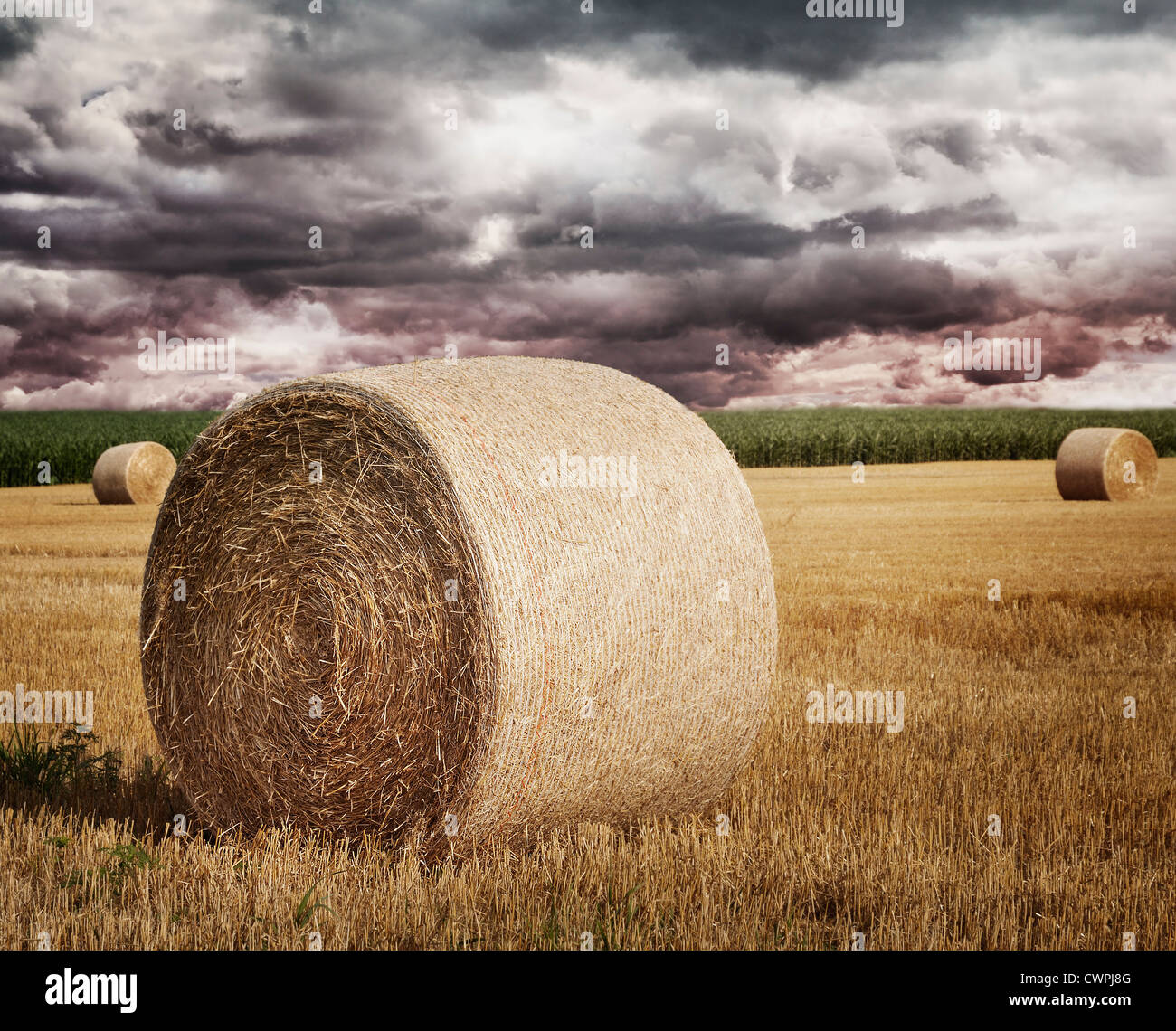Straw bales dawn hi-res stock photography and images - Alamy