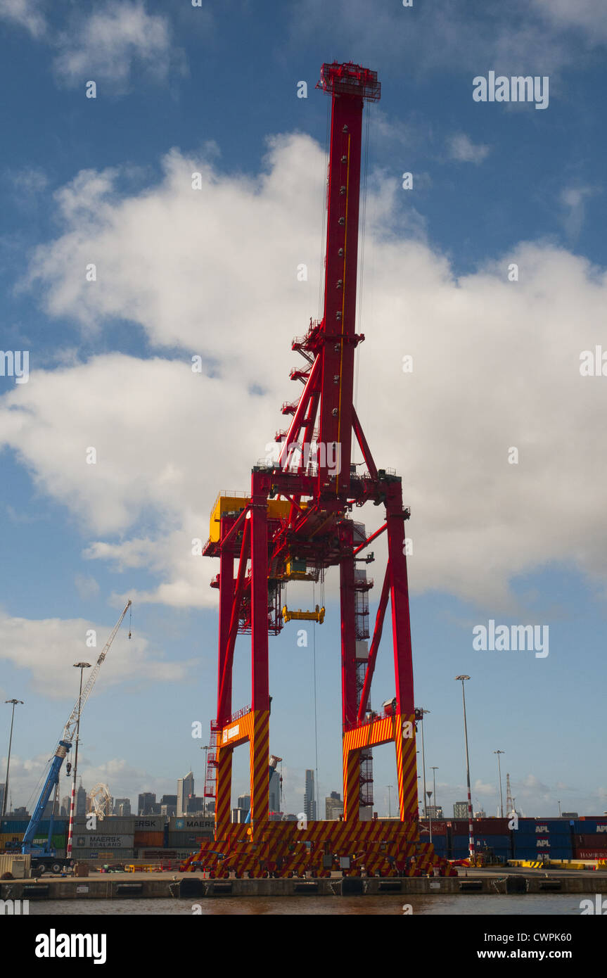 Loading gantries hi-res stock photography and images - Alamy
