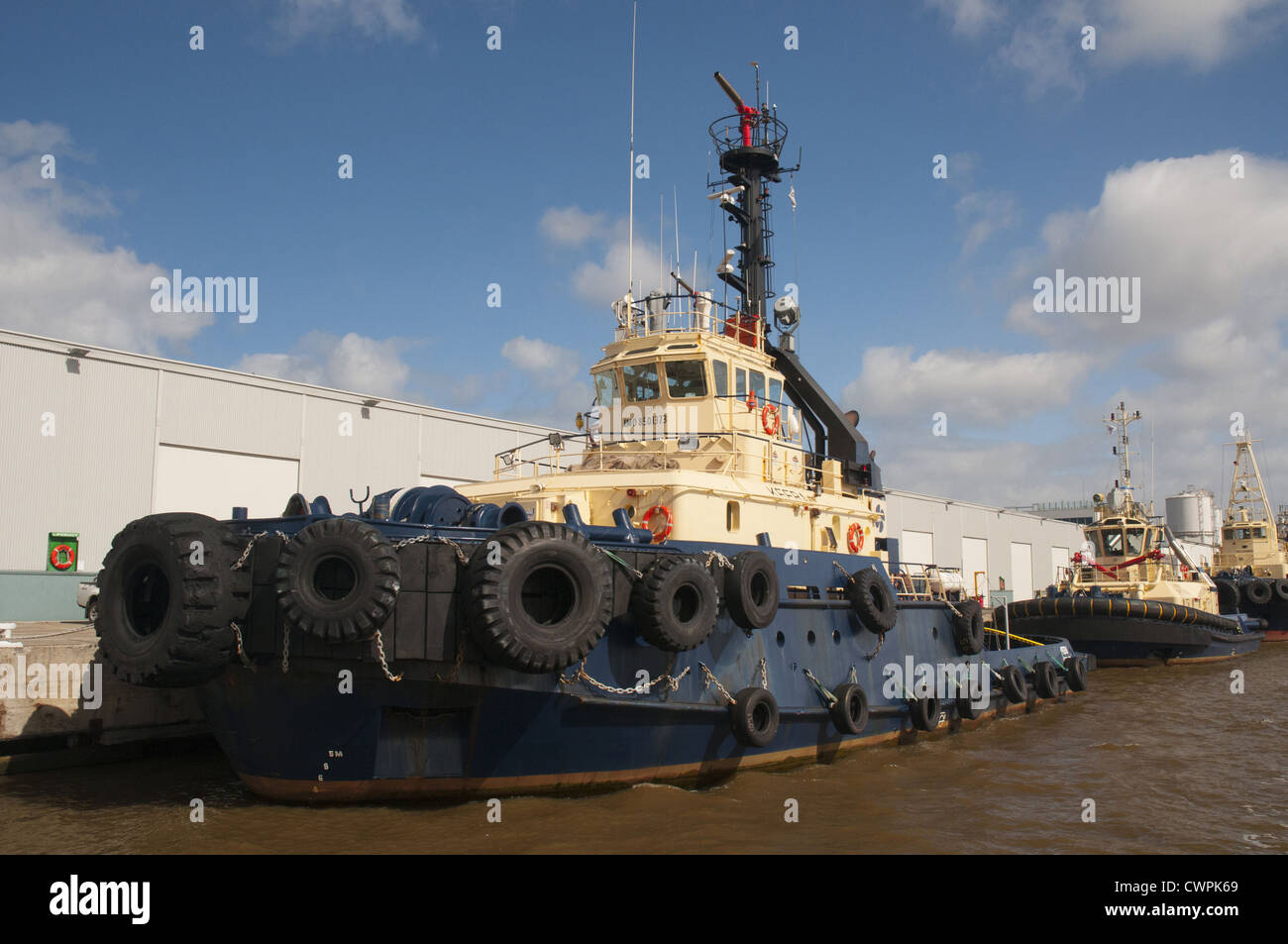 Shipping vessels in port hi-res stock photography and images - Alamy