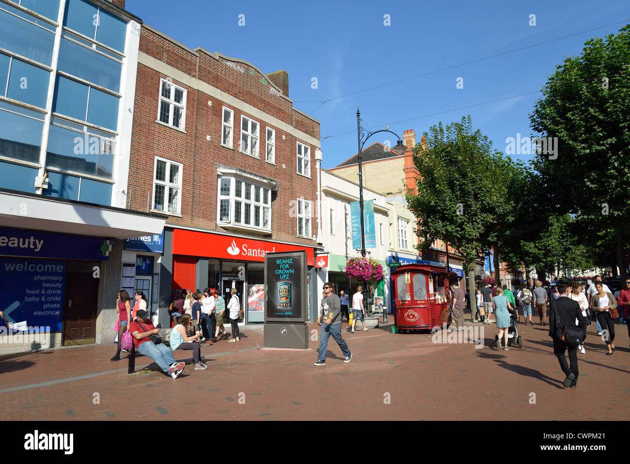 Pedestrianised Broad Street, Reading, Berkshire, England, United ...