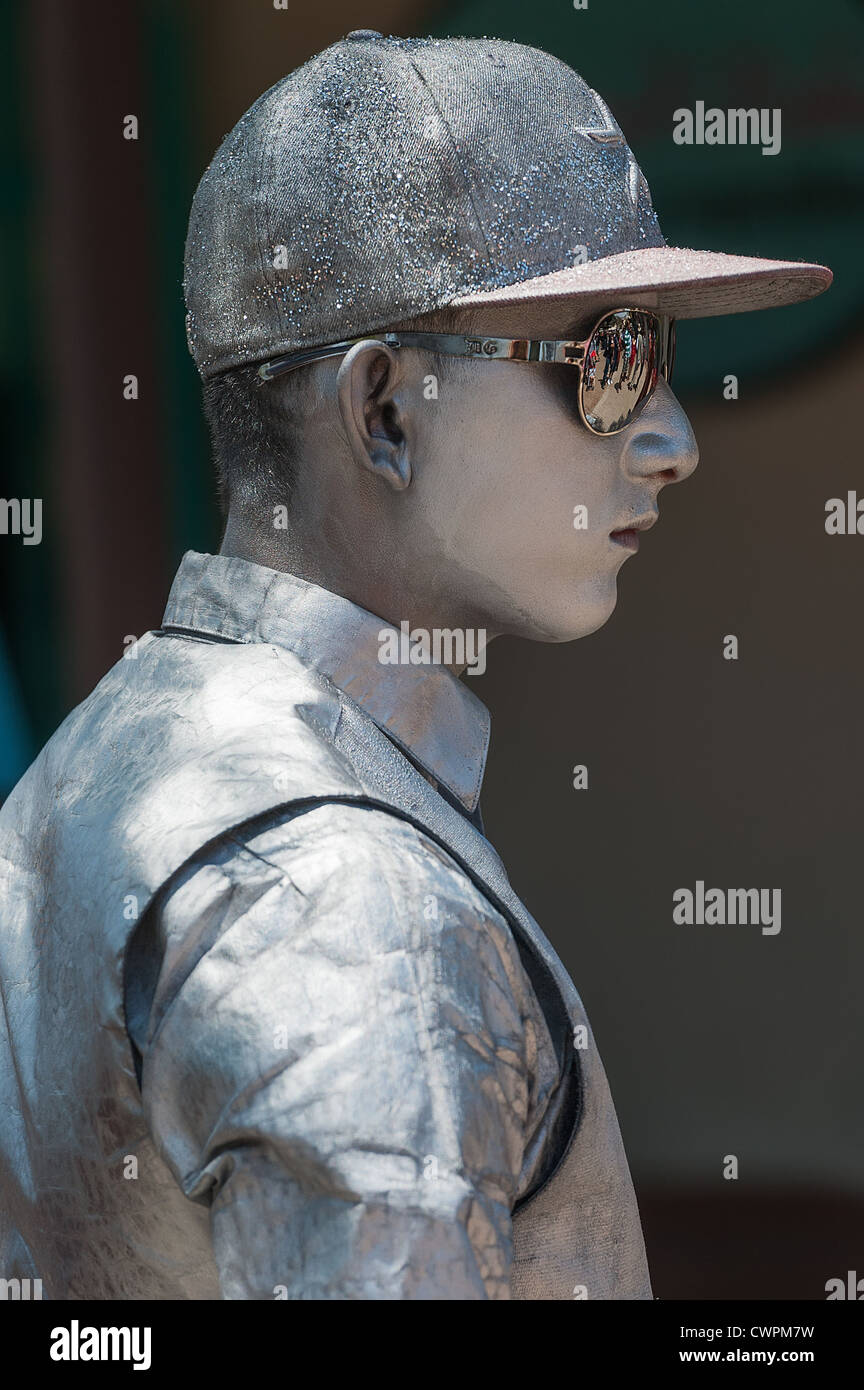 Mime artist silver face paint hi-res stock photography and images - Alamy