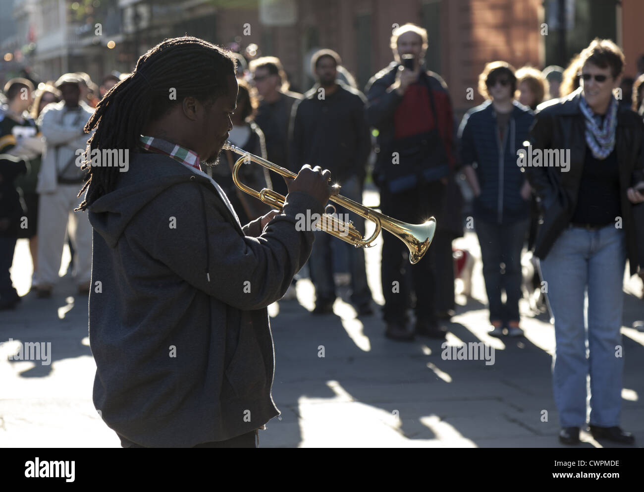 Busker street performer in new hi-res stock photography and images - Alamy
