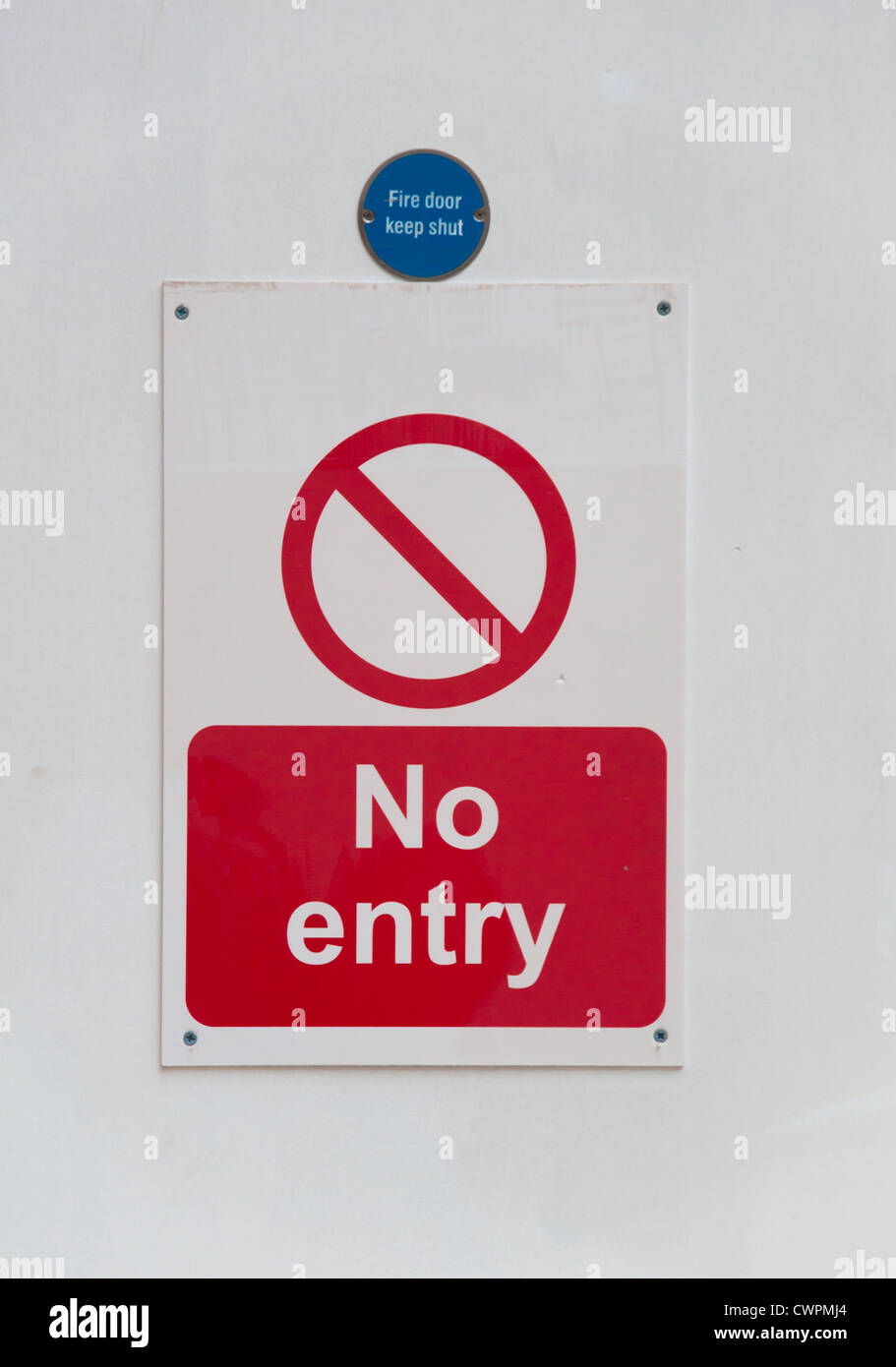 No entry with right arrow sign hi-res stock photography and images - Alamy