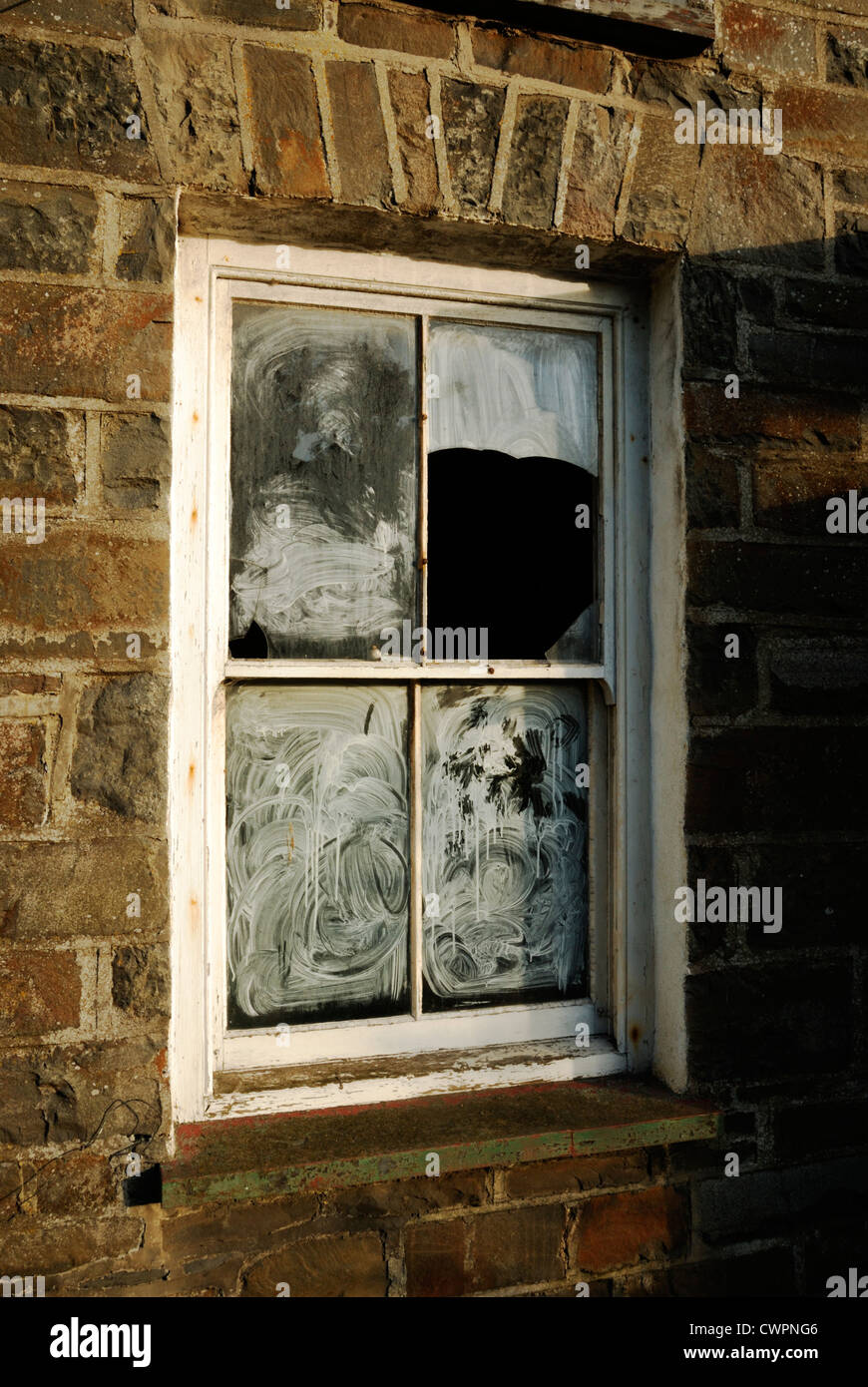Smashed window house hi-res stock photography and images - Alamy