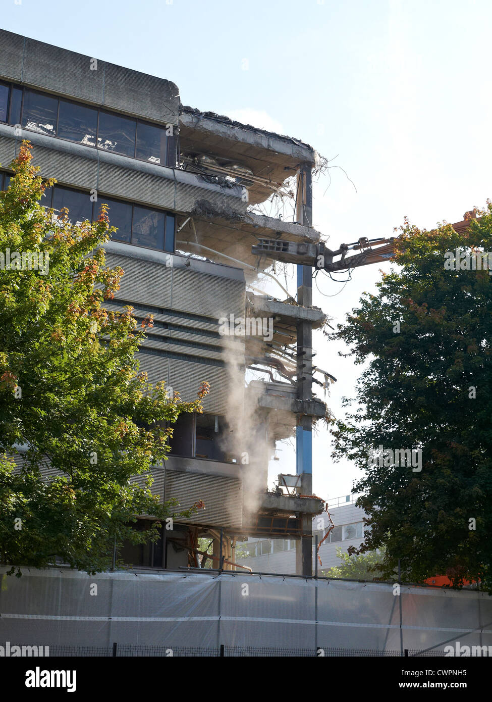 Bbc manchester new broadcasting house hi-res stock photography and ...