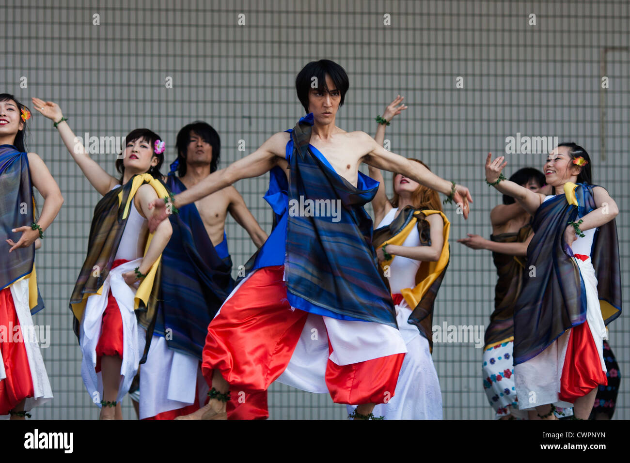 Japanese dancers in Shibuya, Tokyo Stock Photo - Alamy