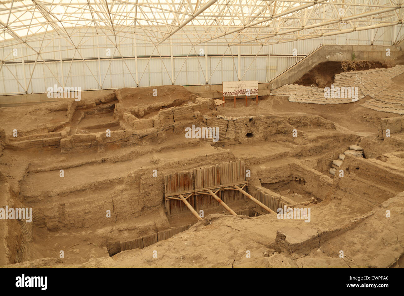 Early Neolithic site of Catalhoyuk under excavation, Konya Plain ...