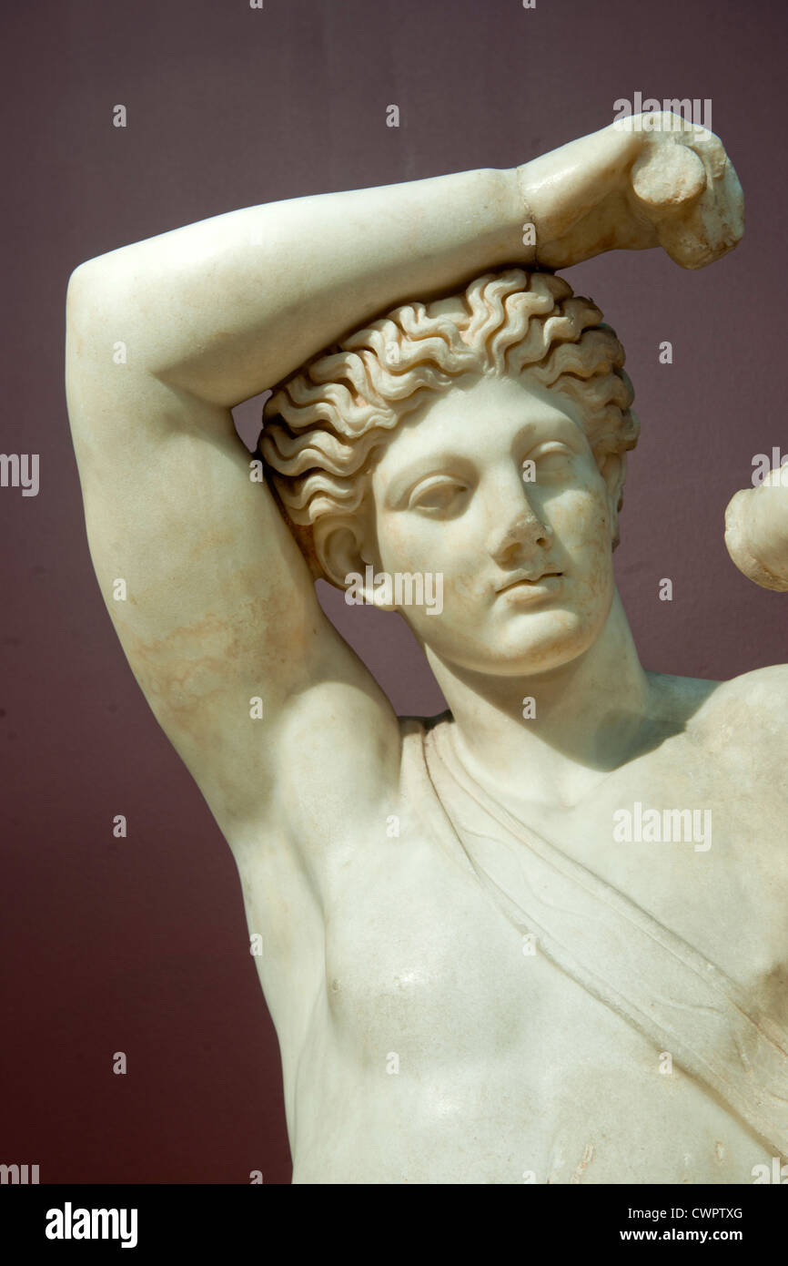 Statue apollon hi-res stock photography and images - Alamy