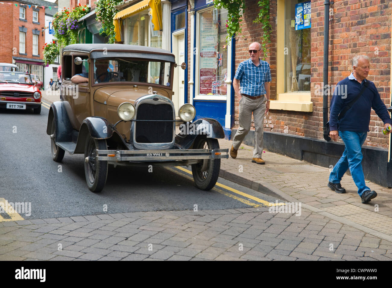 1930s Ford Saloon in parade of vintage cars at opening of Bromyard Hop ...