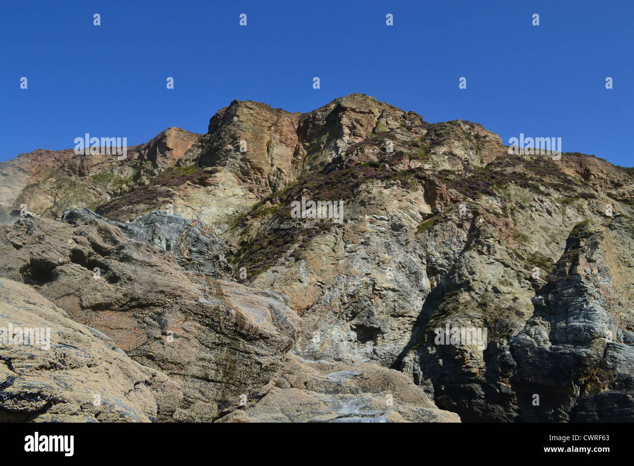 Beach and sea cornwall hi-res stock photography and images - Alamy