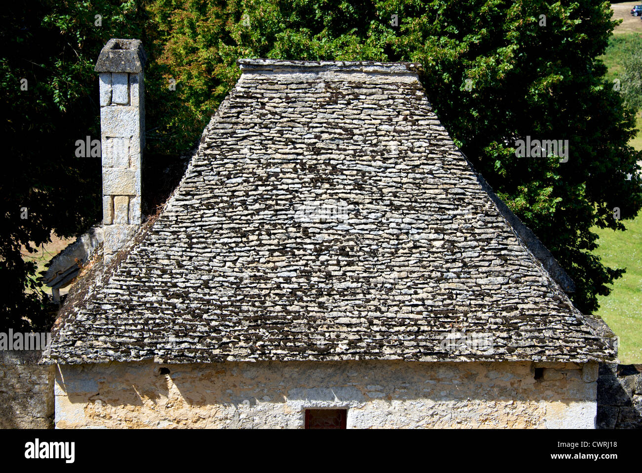 Lauze stone roof hi-res stock photography and images - Alamy