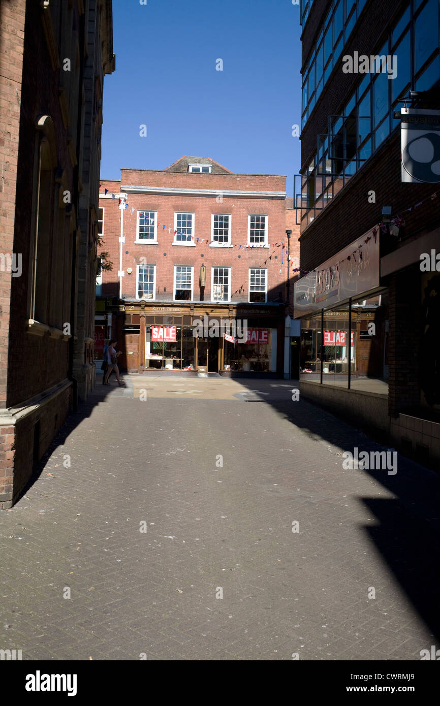 Alley off high street in shopping district in Worcester Stock Photo - Alamy