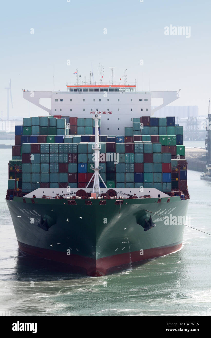CSCL Mars, a 155467 dwt, 14,074 TEU, 2011-built Chinese containership ...