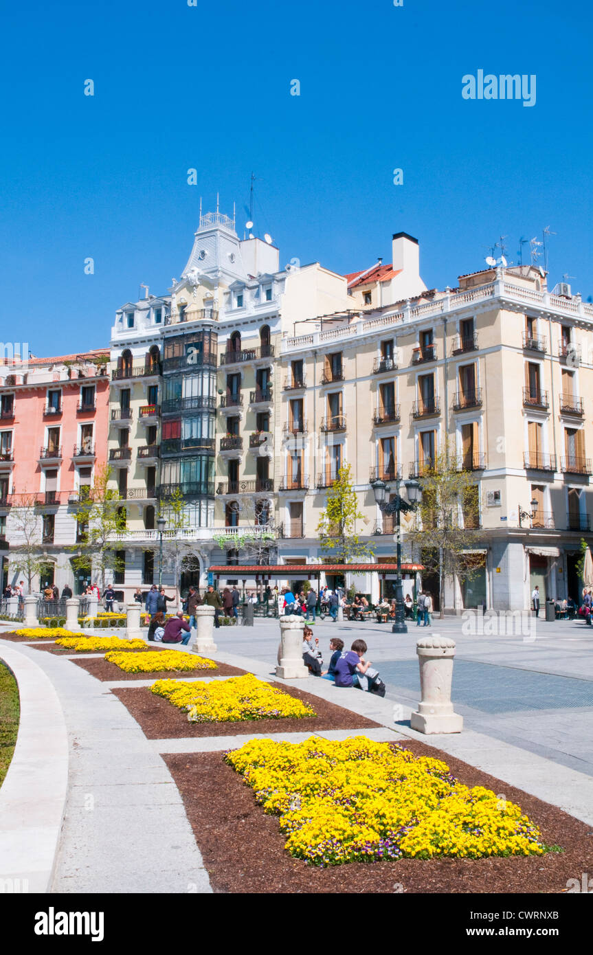 Madrid plaza oriente flowers hi-res stock photography and images - Alamy