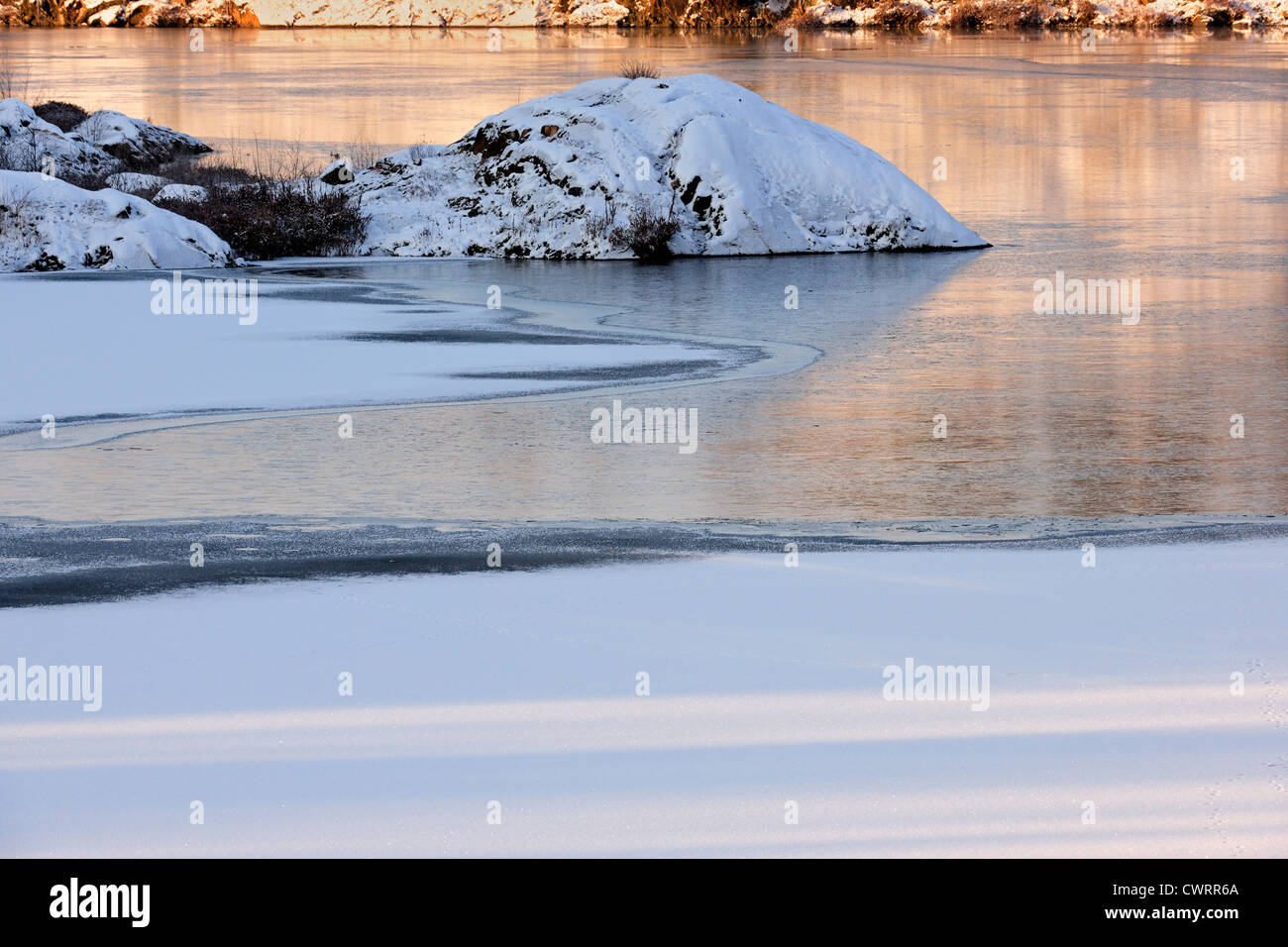 Ice formations by lake hi-res stock photography and images - Alamy