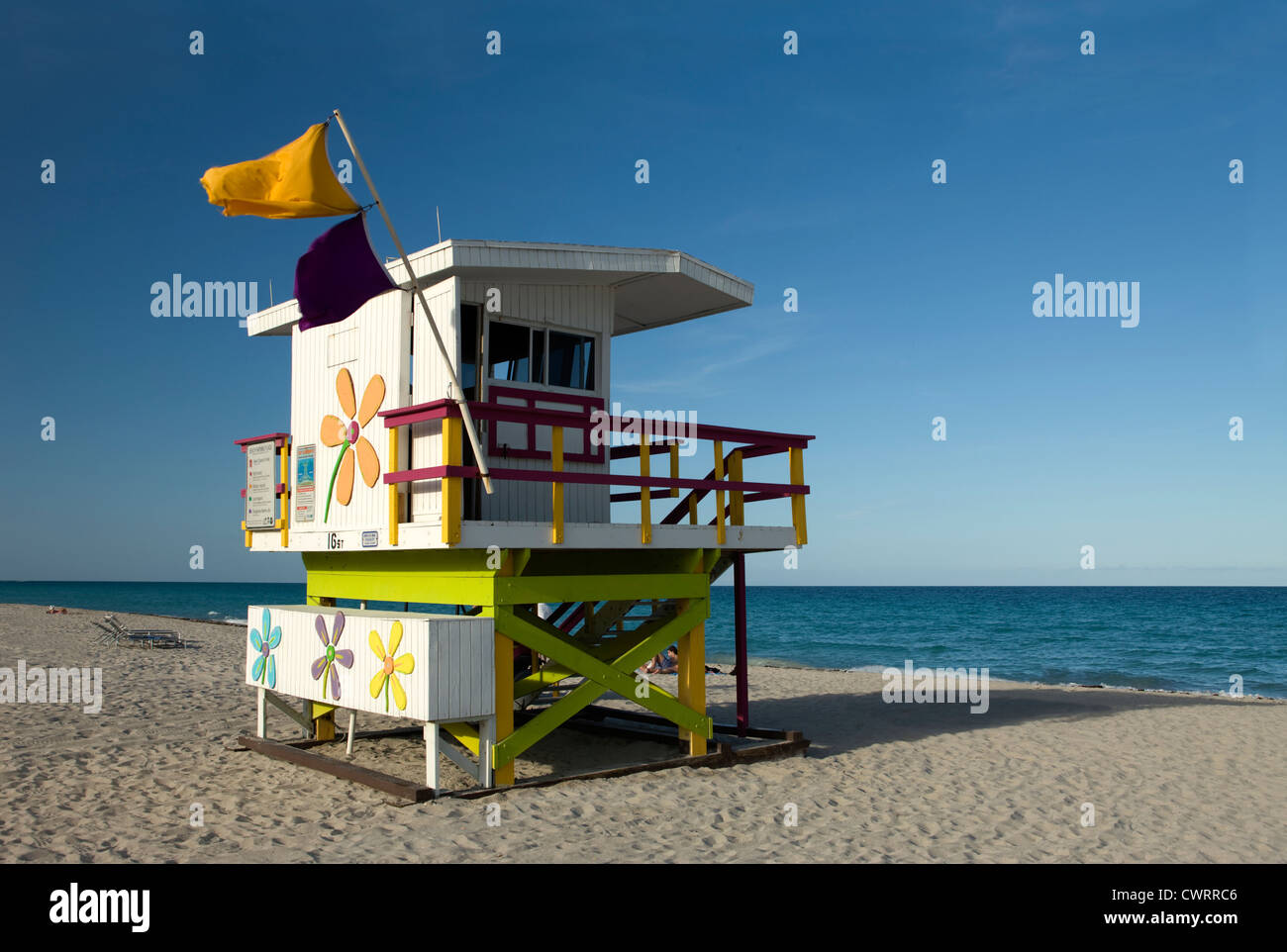 CLASSIC ART DECO LIFEGUARD TOWER (©WILLIAM LANE 2014) SOUTH BEACH MIAMI ...