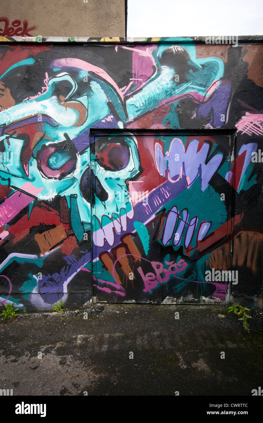 Graffiti art skull hi-res stock photography and images - Alamy