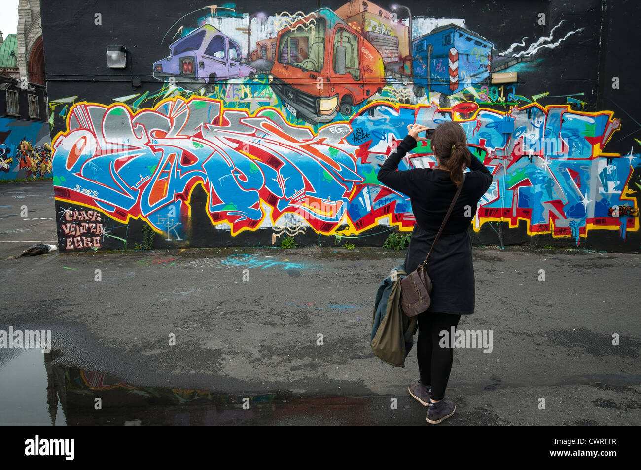 Photographing graffiti hi-res stock photography and images - Alamy