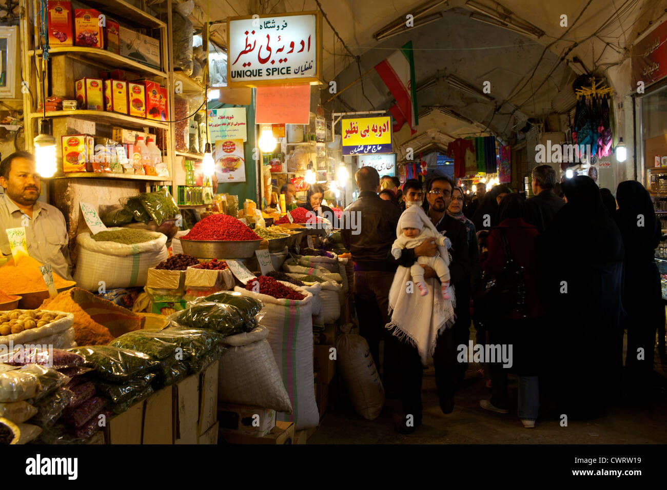 Inside the galleries of the great bazaar of Isfahan Stock Photo - Alamy