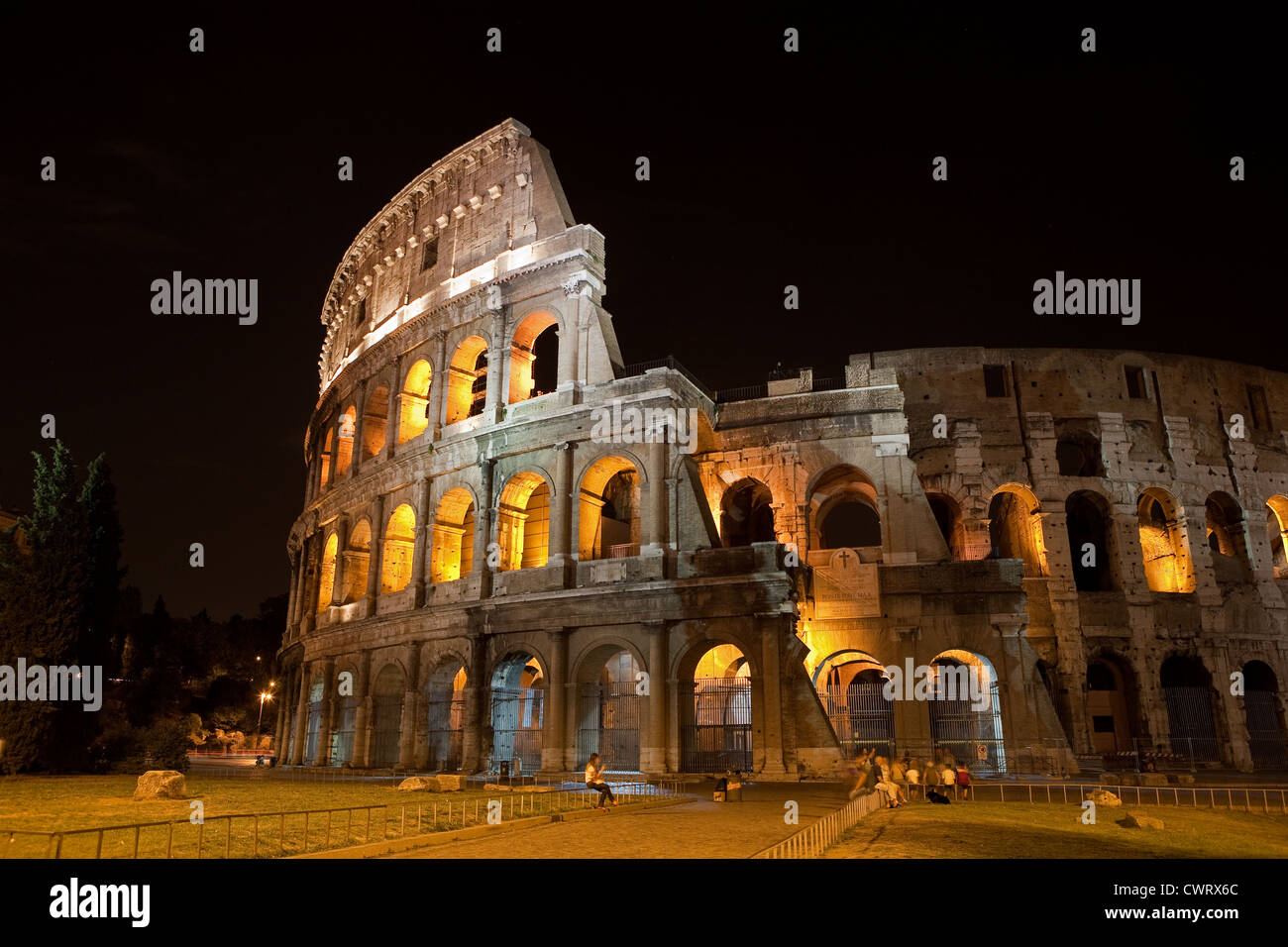 The Colosseum (Colosseo) in Rome Italy at night Stock Photo - Alamy