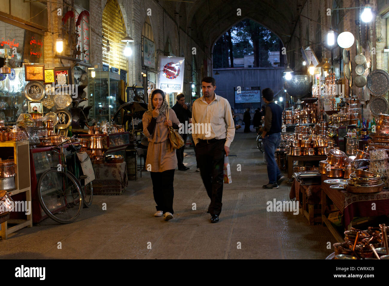 Inside the galleries of the great bazaar of Isfahan Stock Photo - Alamy