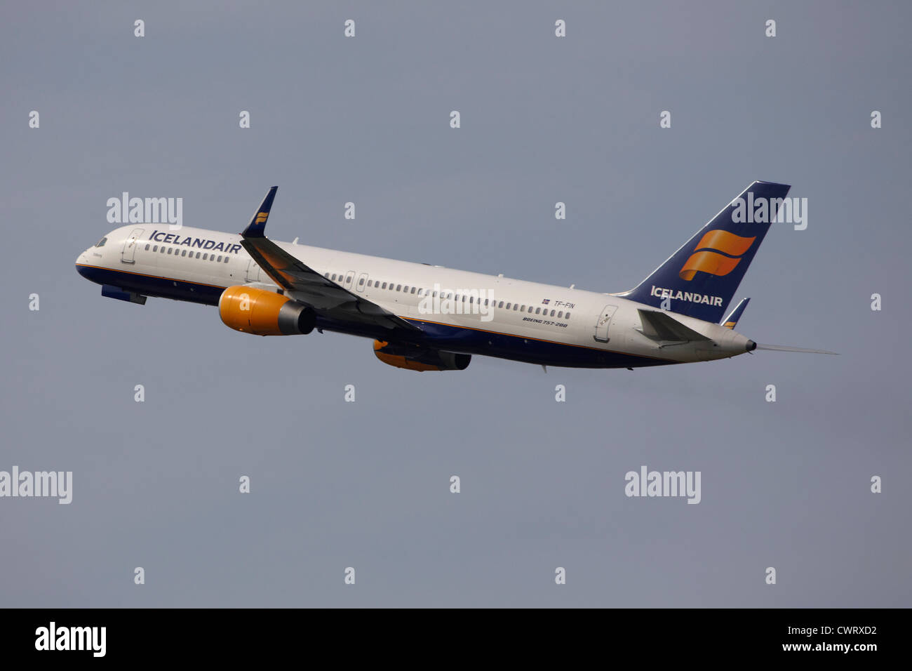 Icelandair Boeing 757 take off at Manchester Airport Stock Photo - Alamy