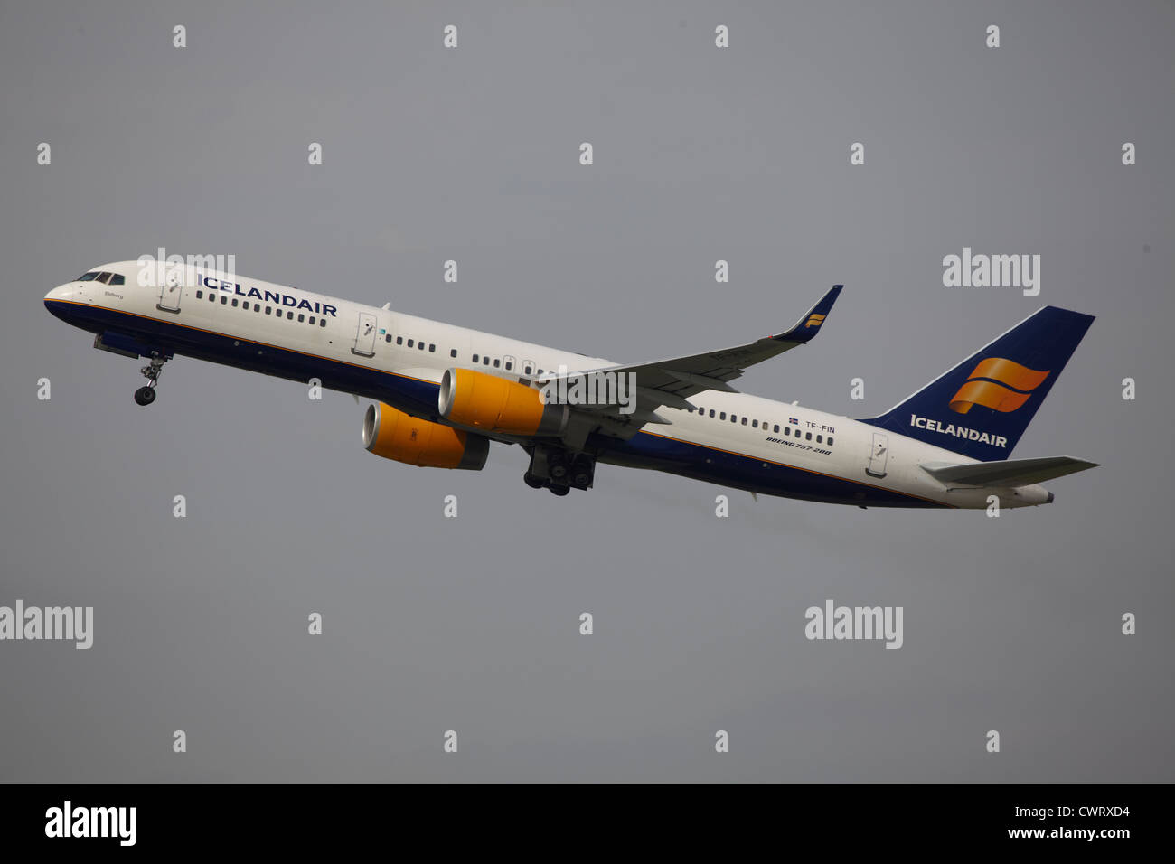 Icelandair Boeing 757 take off at Manchester Airport Stock Photo - Alamy