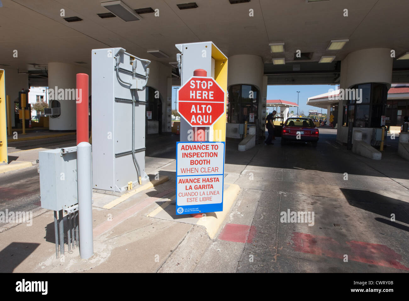 Border crossing signs mexico hi-res stock photography and images - Alamy
