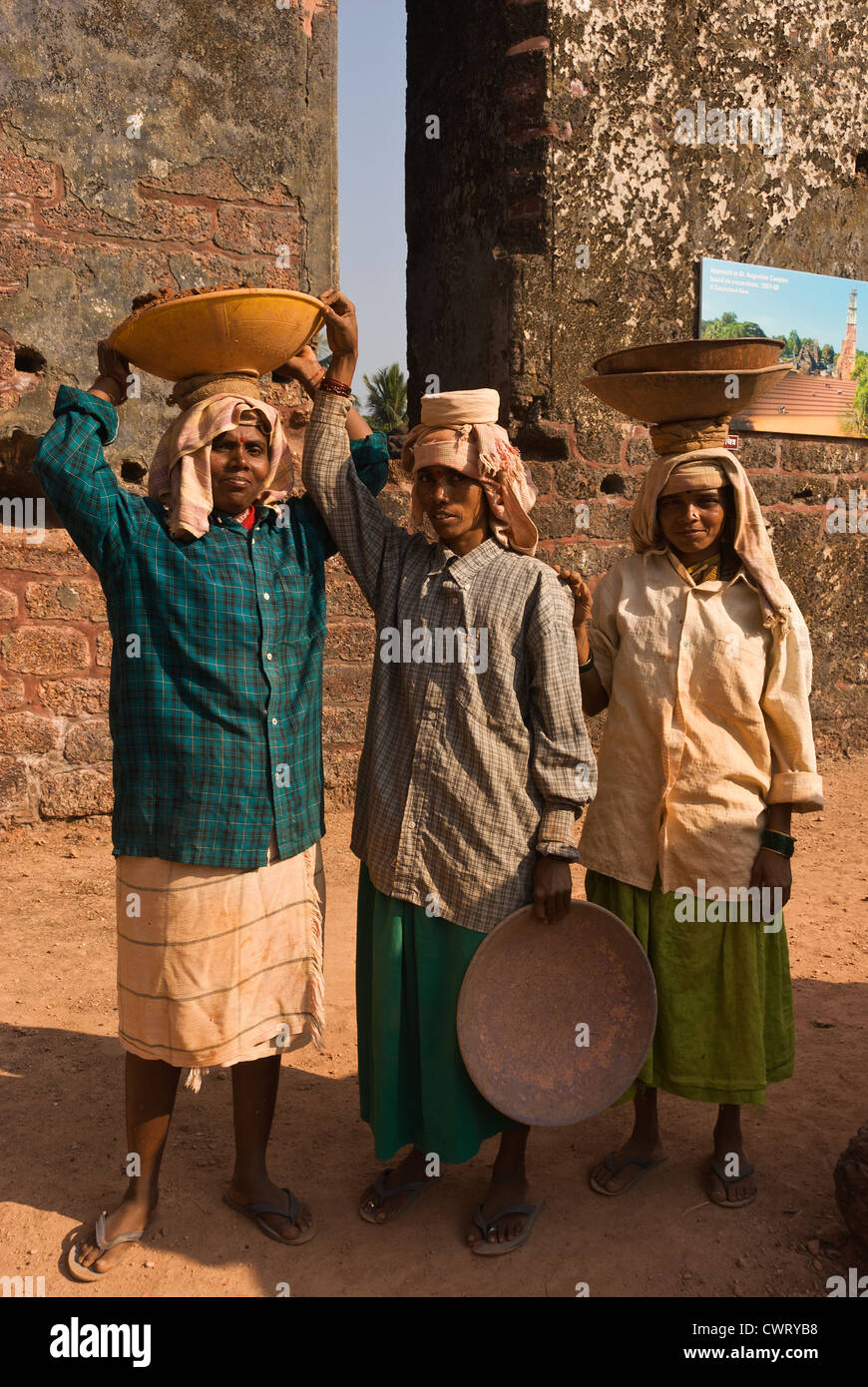 Elk201-1094v India, Goa, Panaji, three women laborers Stock Photo - Alamy