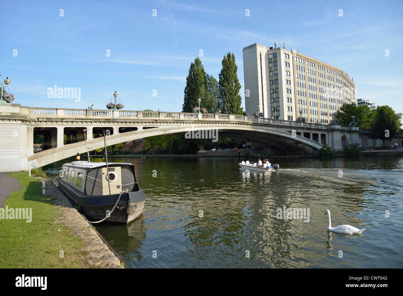 George Street Bridge on River Thames, Christchurch Meadows, Caversham ...