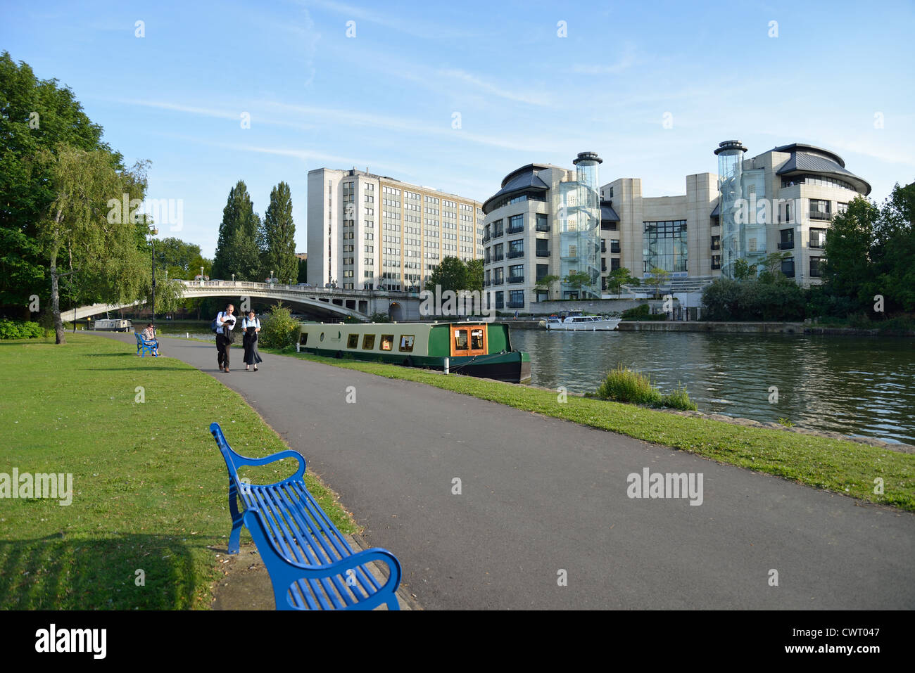 Riverside path on River Thames, Christchurch Meadows, Caversham ...