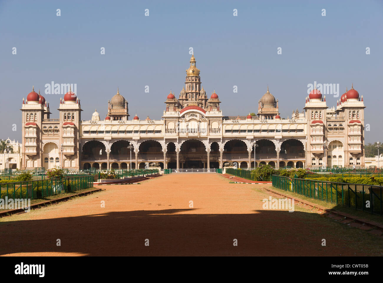 Mysore palace hi-res stock photography and images - Alamy