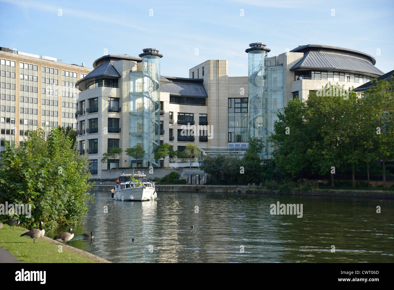Caversham park village hi-res stock photography and images - Alamy