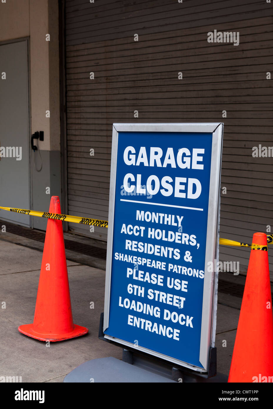 Garage closed sign - USA Stock Photo - Alamy