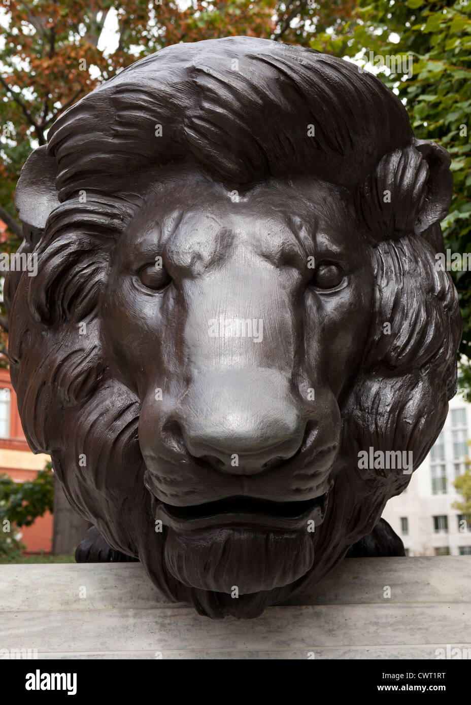 Lion head sculpture hi-res stock photography and images - Alamy