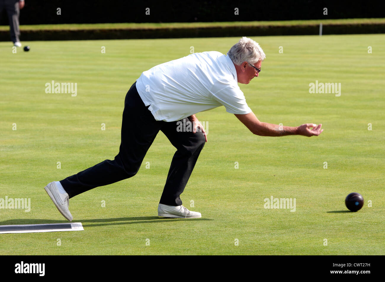 Elderly people playing bowls hi-res stock photography and images - Alamy