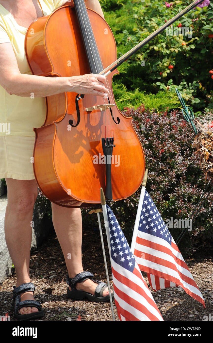 Female cellist performing outdoors Stock Photo - Alamy
