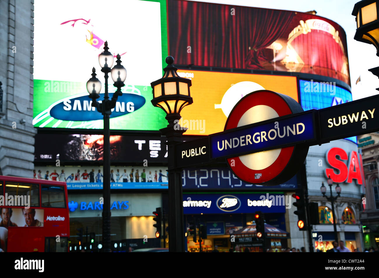 London metro hi-res stock photography and images - Alamy