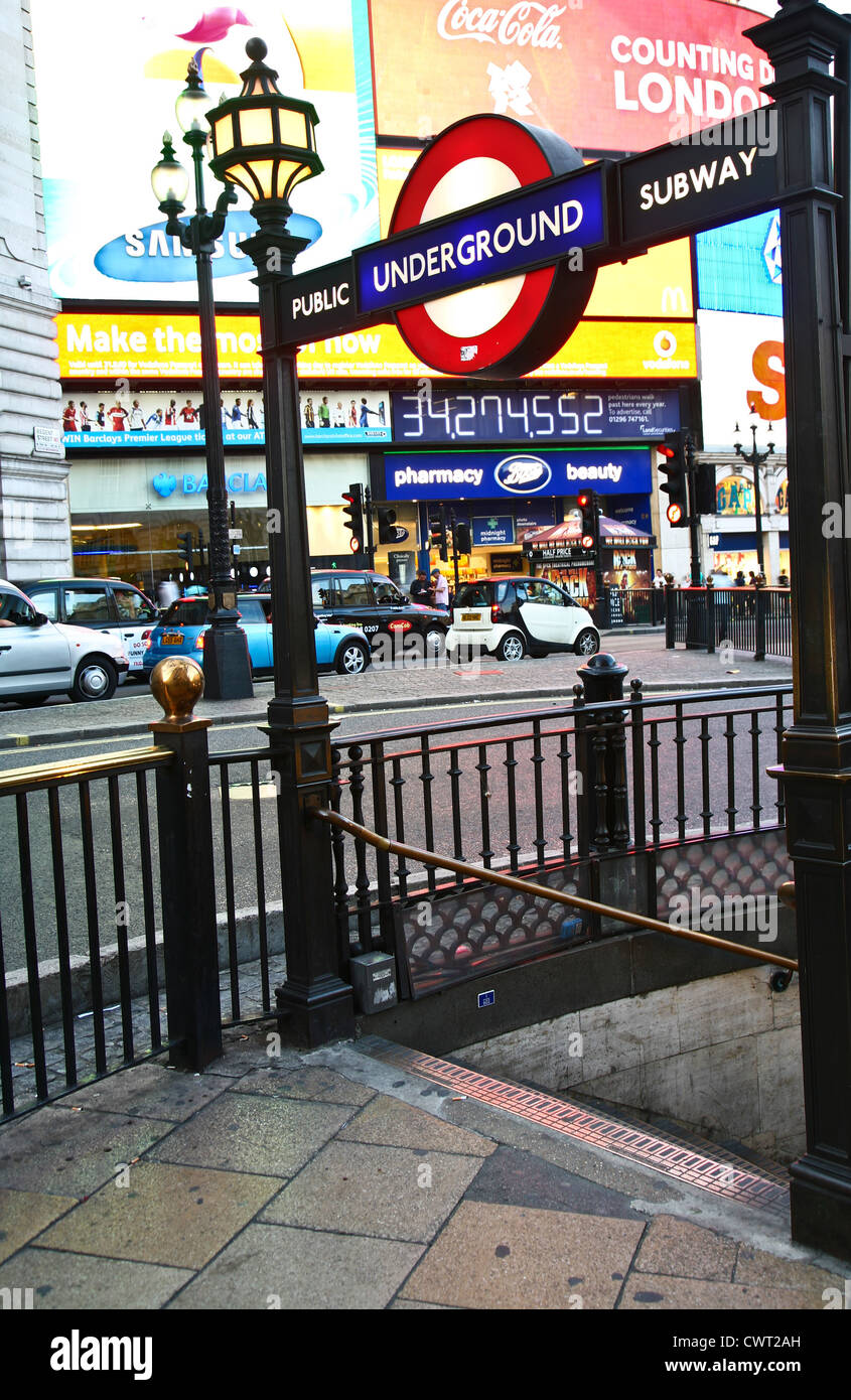 London metro hi-res stock photography and images - Alamy