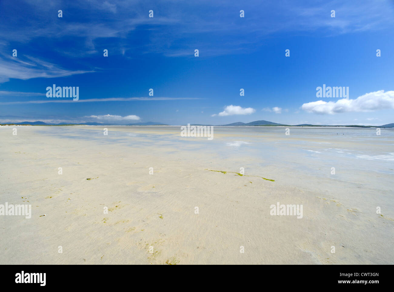 Empty sandy coast sea hi-res stock photography and images - Alamy