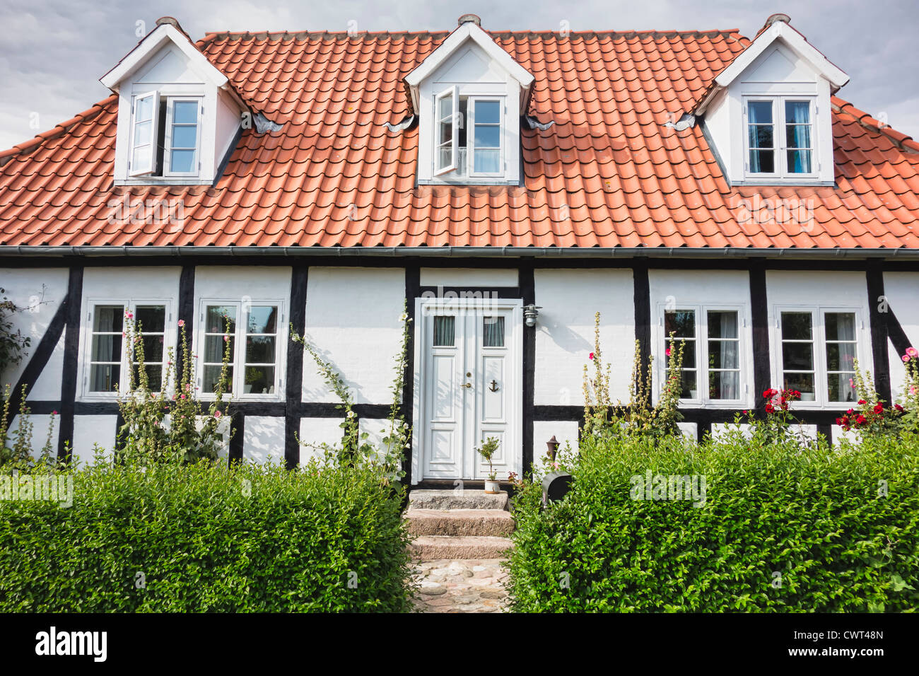 Half tiles hi-res stock photography and images - Alamy