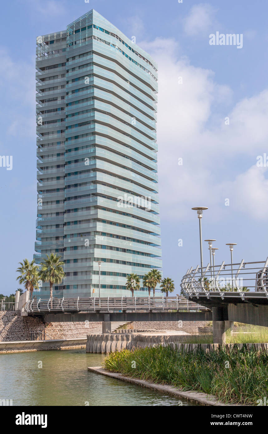 Diagonal building hi-res stock photography and images - Alamy