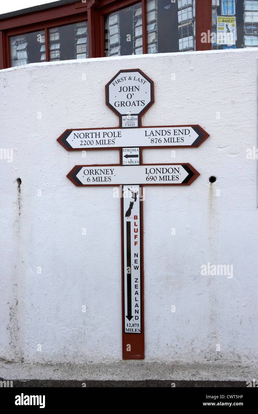 Shop scotland signs hi-res stock photography and images - Alamy
