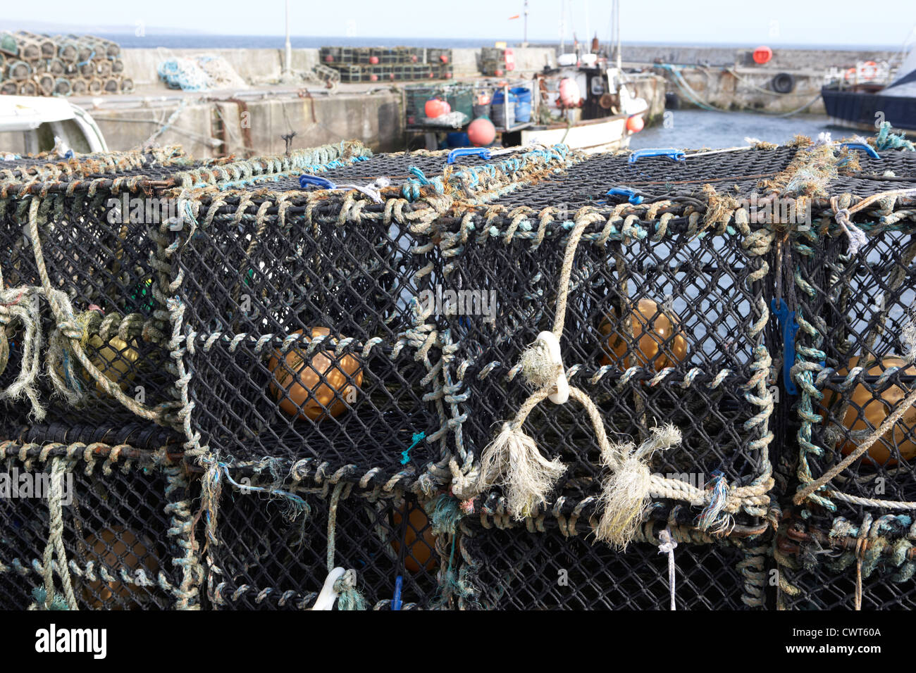 Pile of new pots hi-res stock photography and images - Alamy