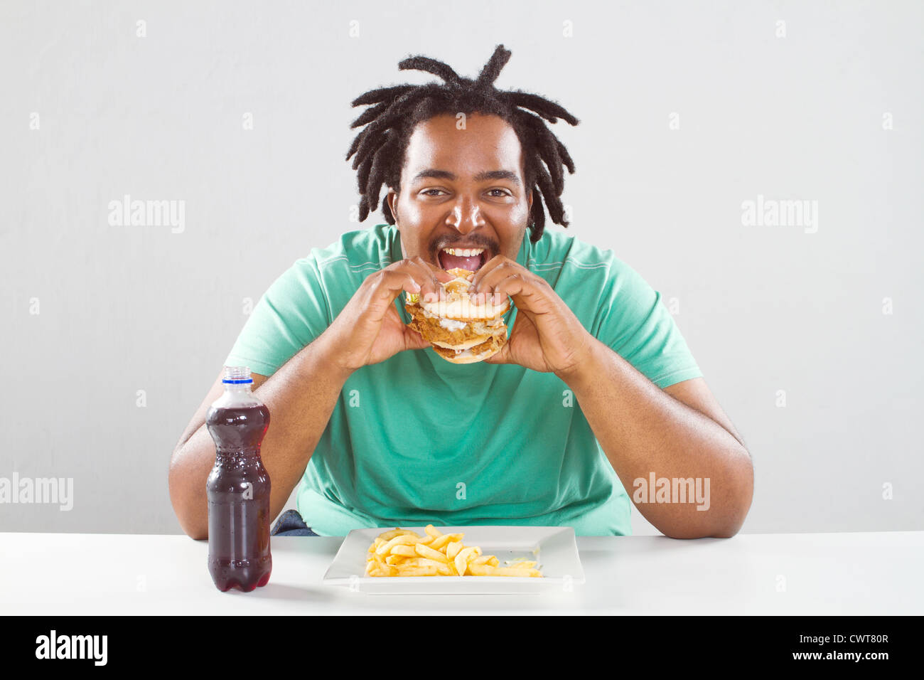 Fat man eating chips hi-res stock photography and images - Alamy